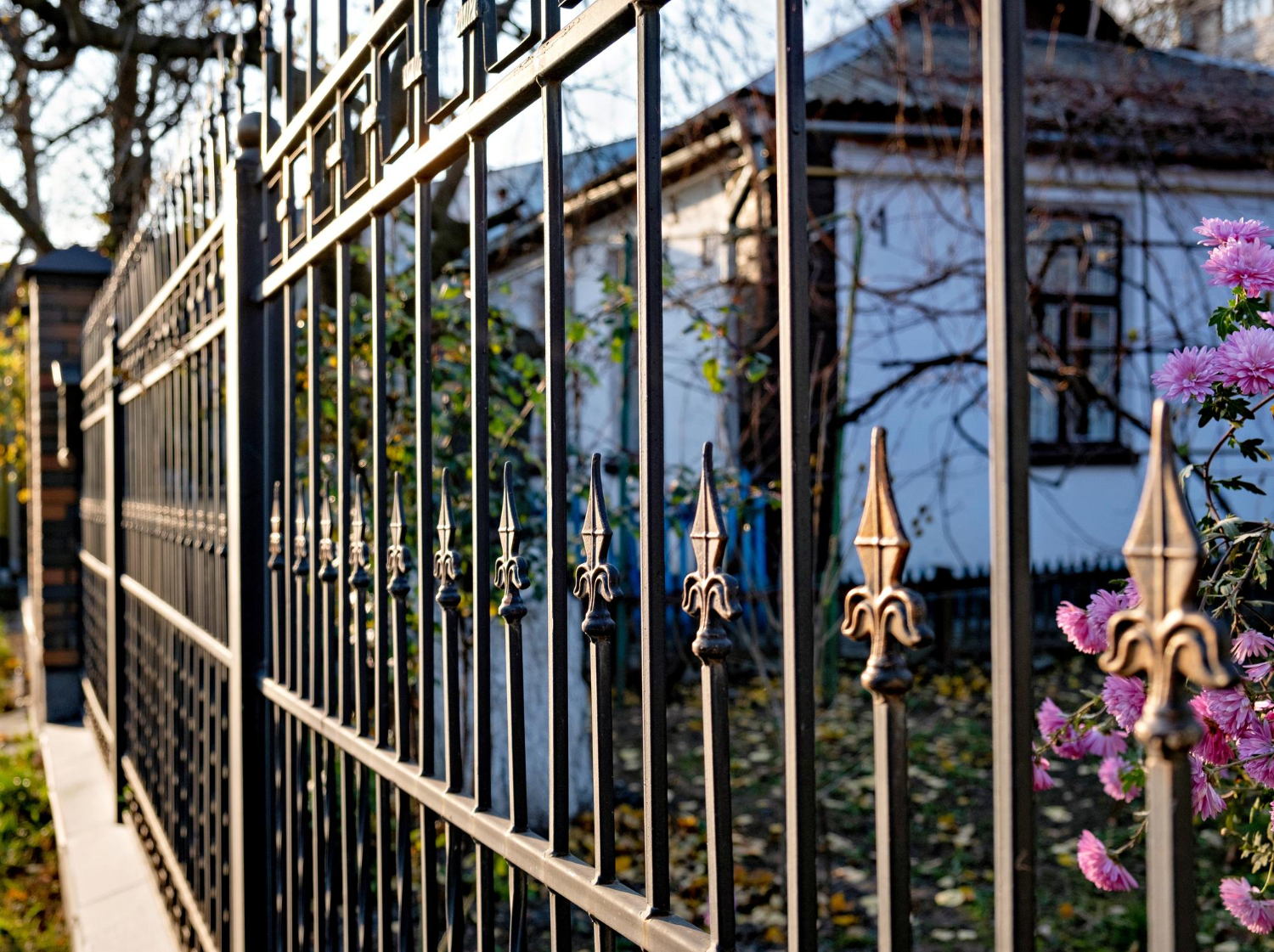 Prevent Rust on Metal Fences: Tips and Solutions